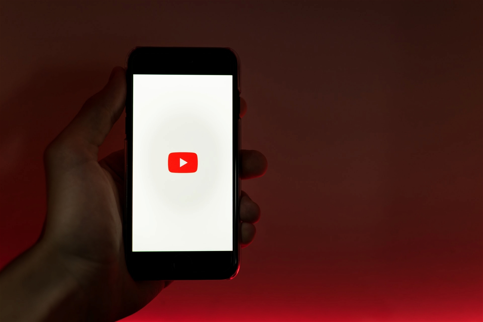 YouTube App Crashing on Your Phone? Here's How to Fix | TechLatest