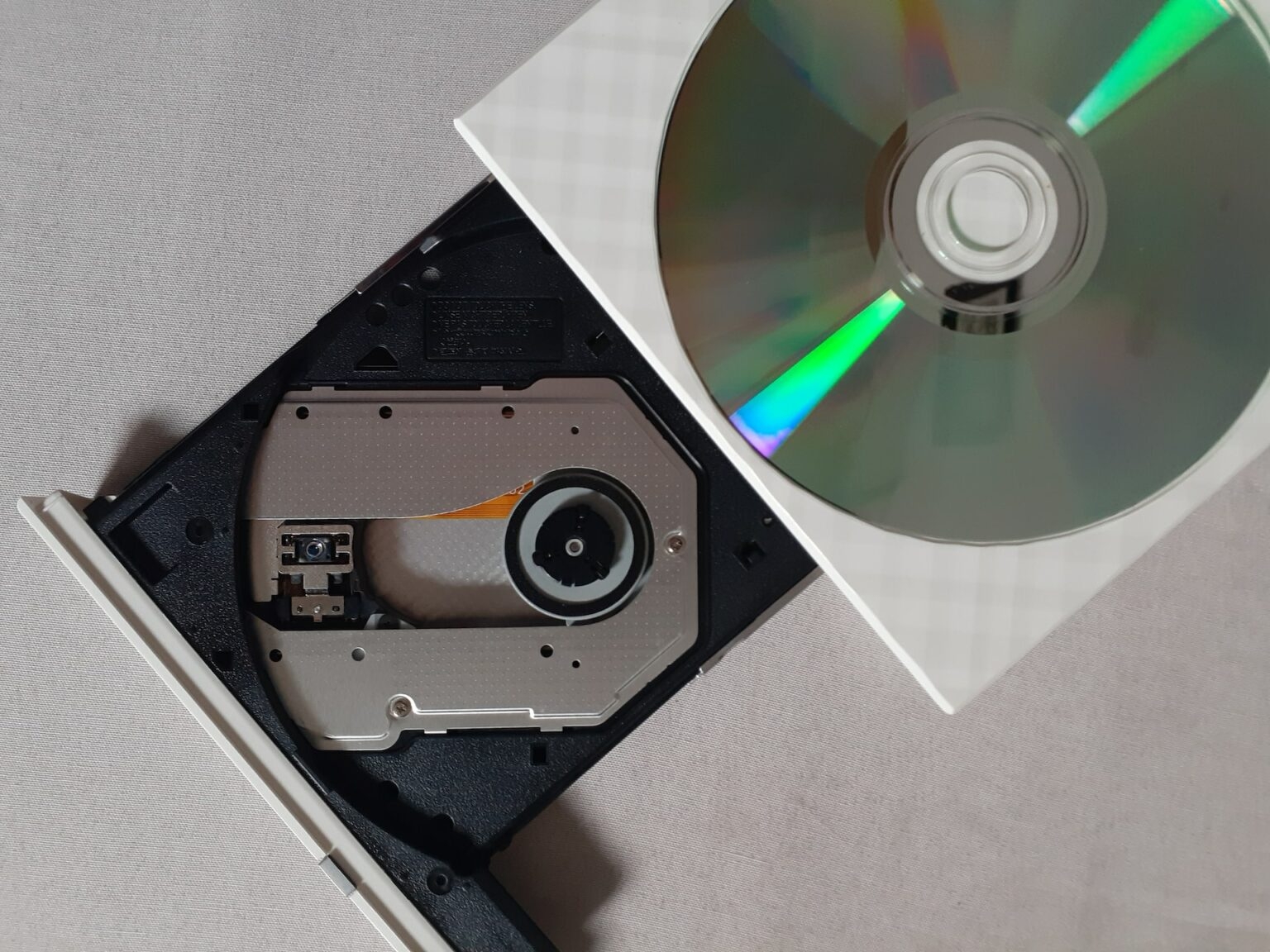 LaserDisc vs. DVD: What Are The Key Differences? | TechLatest