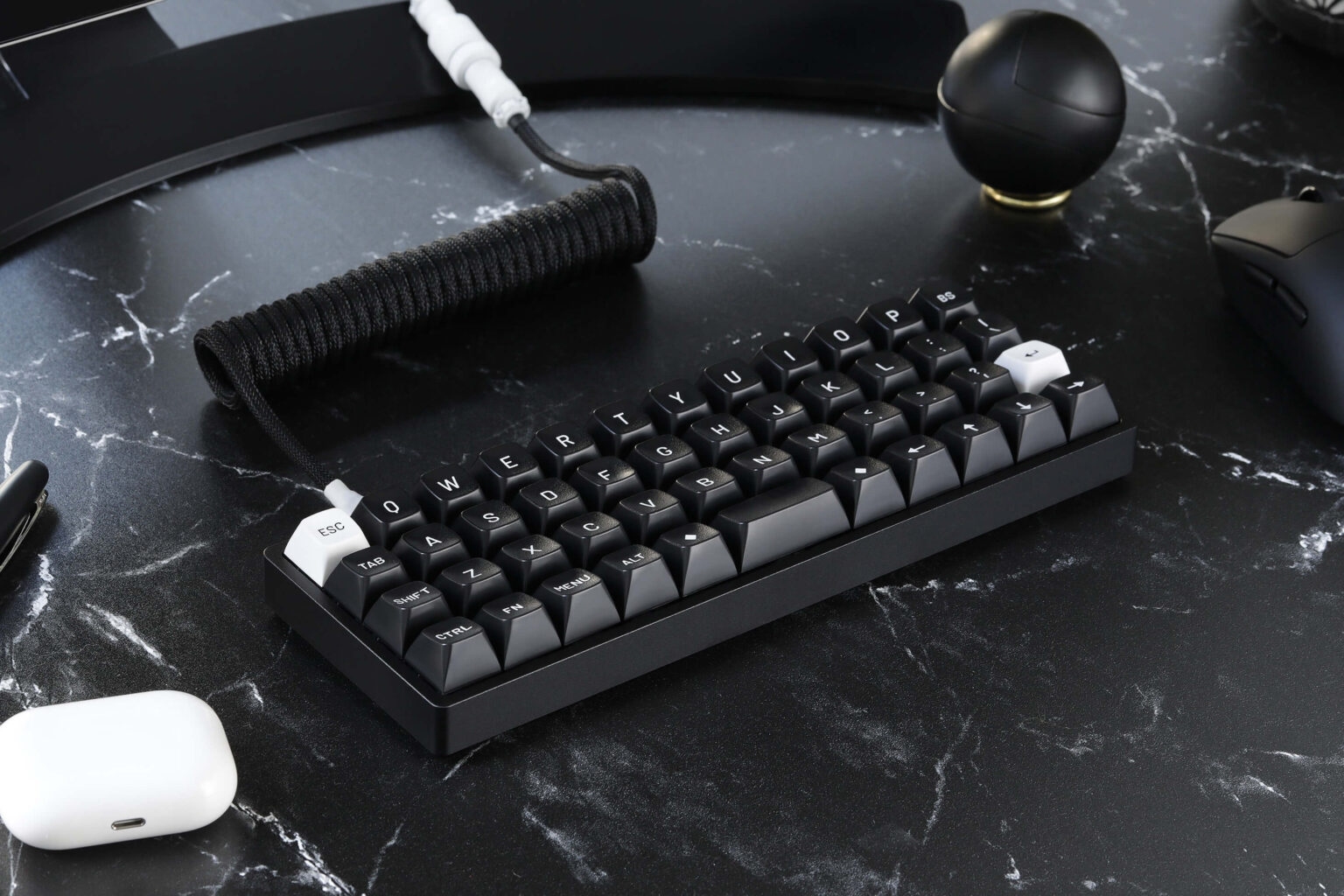 Best 40% Keyboard You Cannot Miss Upon! | TechLatest