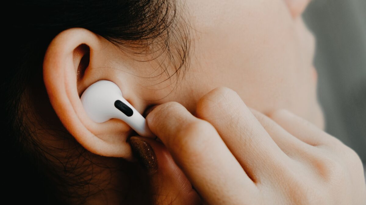 How to Use Heart Rate Tracking in AirPods Pro | TechLatest