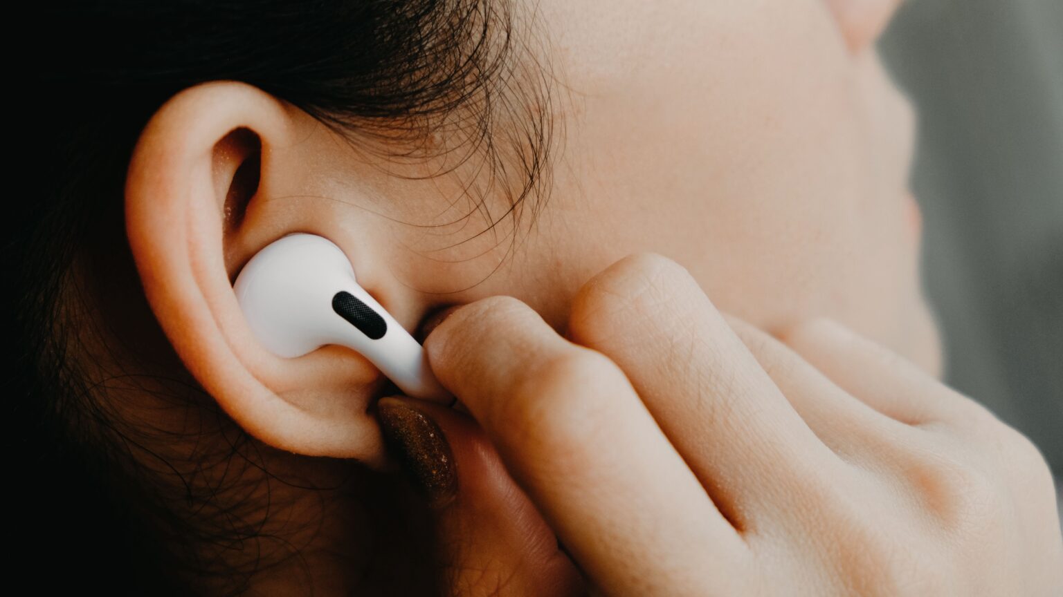 How to Use Heart Rate Tracking in AirPods Pro | TechLatest